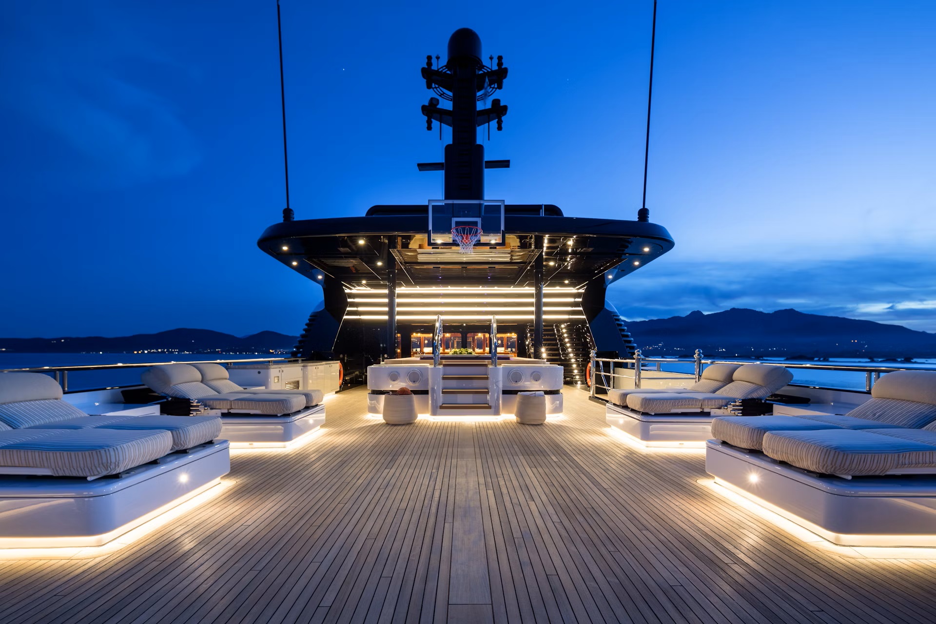 Yacht STARFIRE, Lurssen | CHARTERWORLD Luxury Superyacht Charters